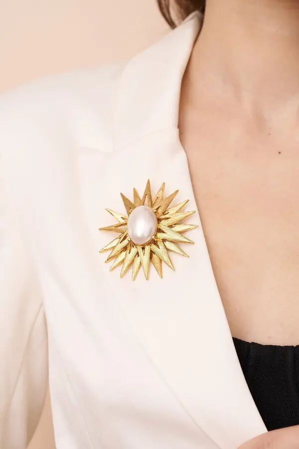 KENNETH JAY LANE Pearl Center Starburst Pin