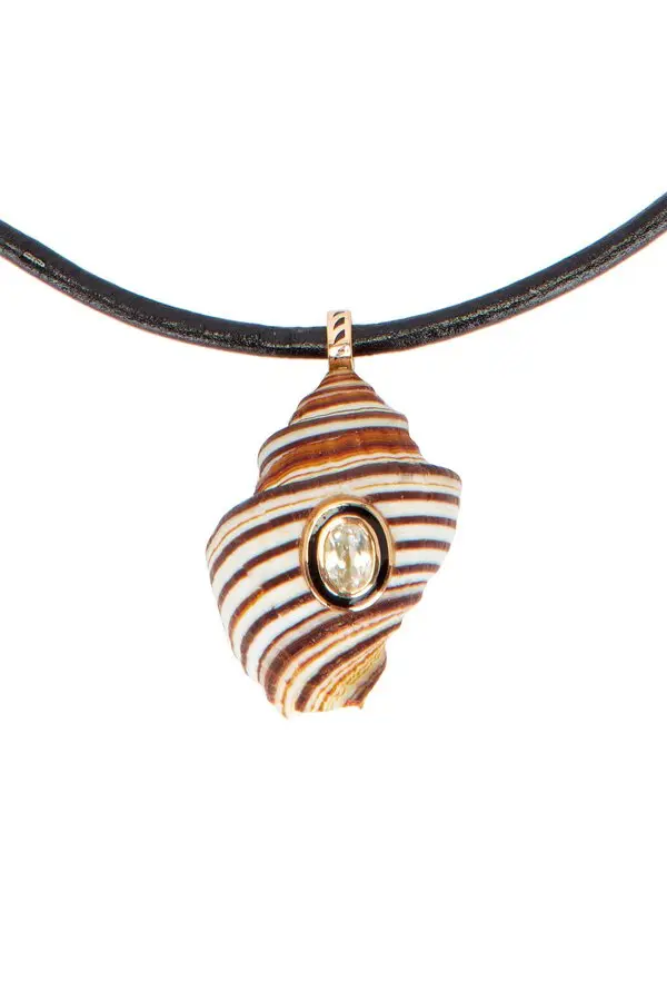 Dezso By Sara Beltran Shell Pendant Necklace - Shell & Black Leather