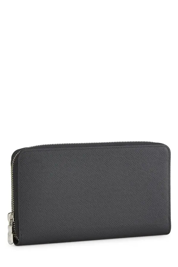 LOUIS VUITTON Taiga Zippy Organizer