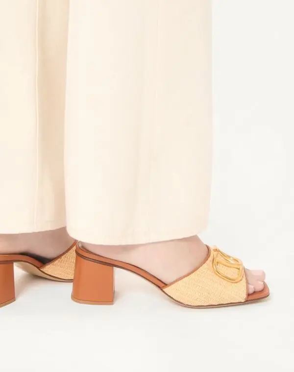 Valentino Garavani Vlogo Signature Raffia Slide Sandals - Beige