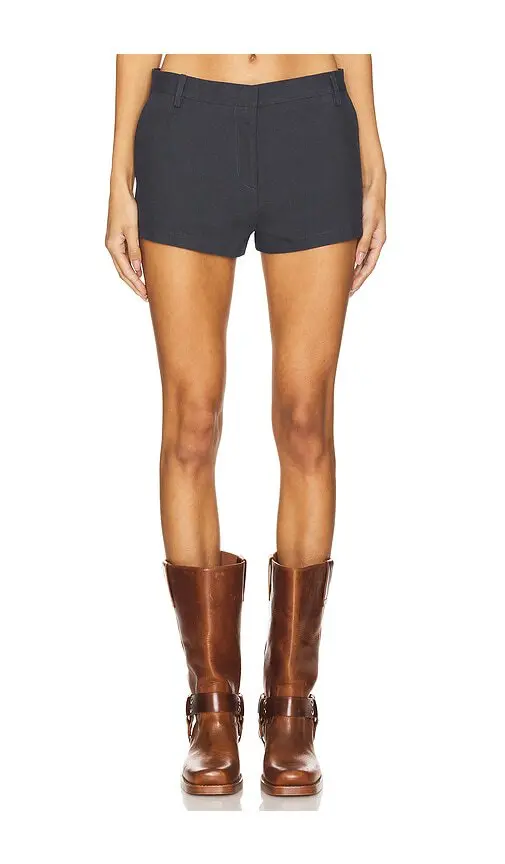 Lioness Leo Short