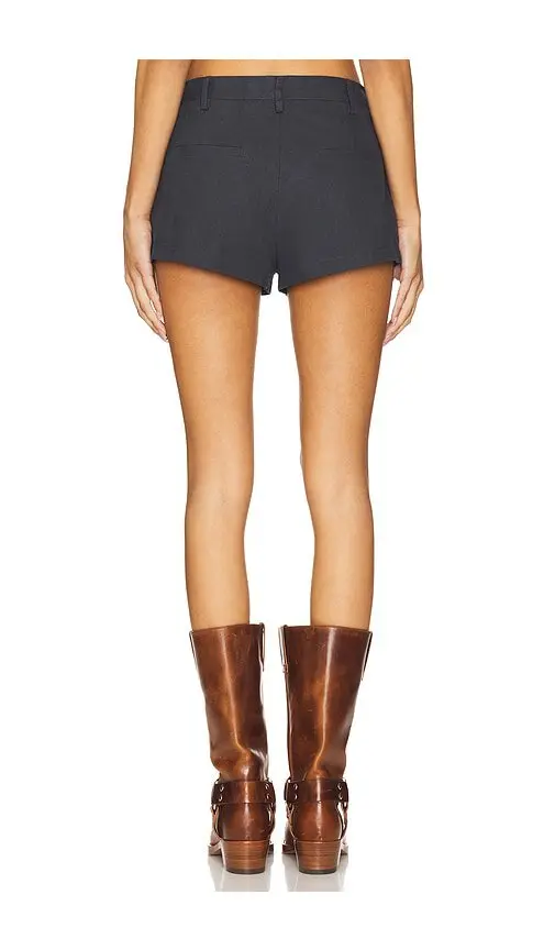 Lioness Leo Short