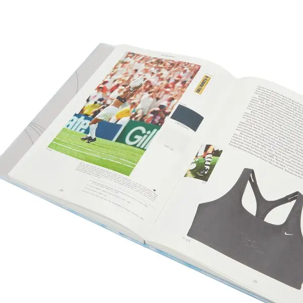 PHAIDON Look Good, Feel Good, Play Good: Nike Apparel