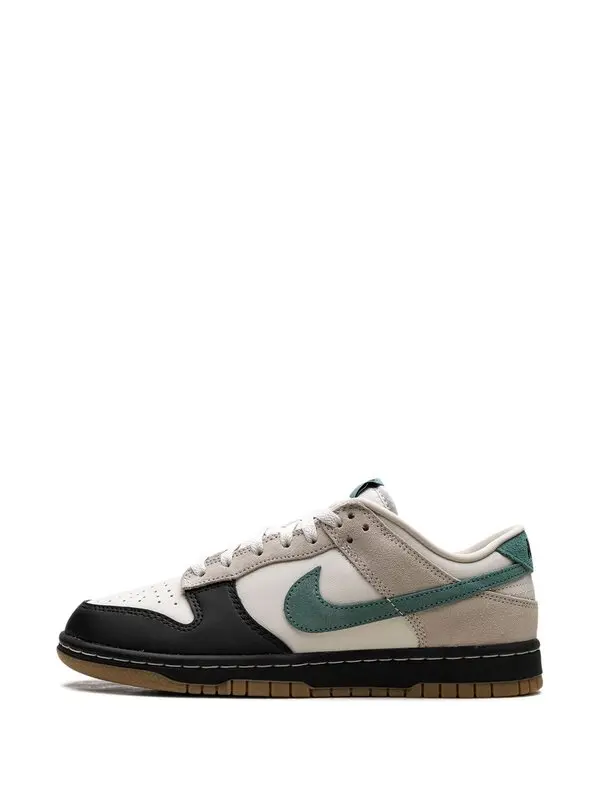 Nike Dunk Low Sneakers