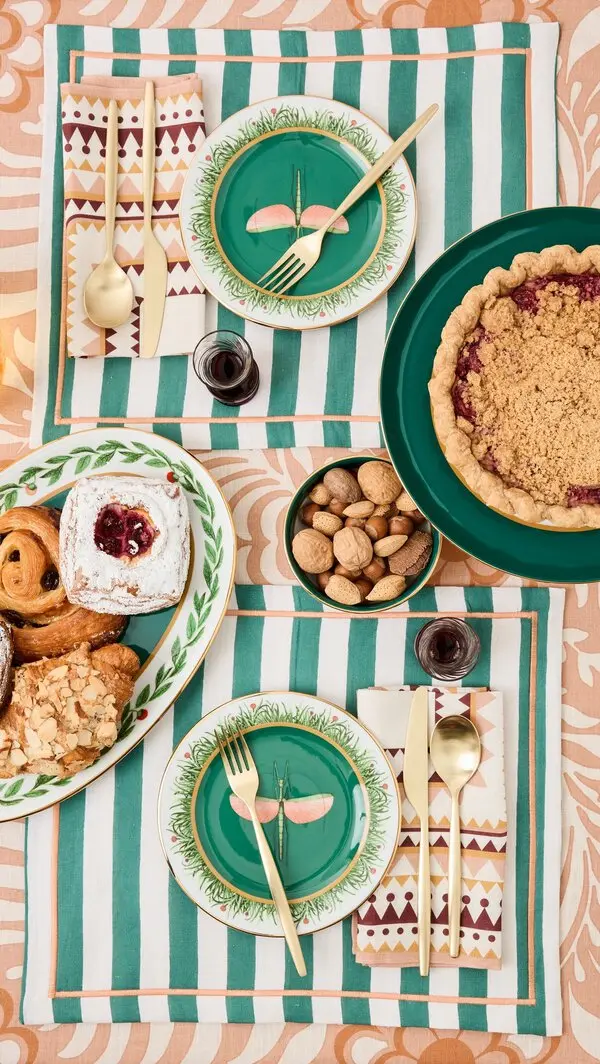 La DoubleJ Cake Stand