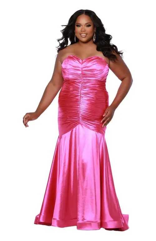 SYDNEY'S CLOSET Fitted Strapless Sweetheart Neckline Evening Gown