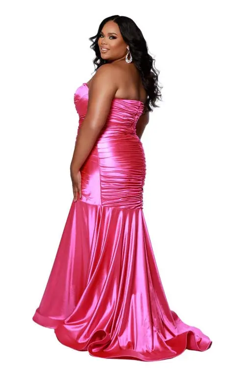 SYDNEY'S CLOSET Fitted Strapless Sweetheart Neckline Evening Gown