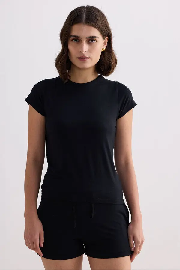 REISTOR Essential Short Sleeve Tee - Black