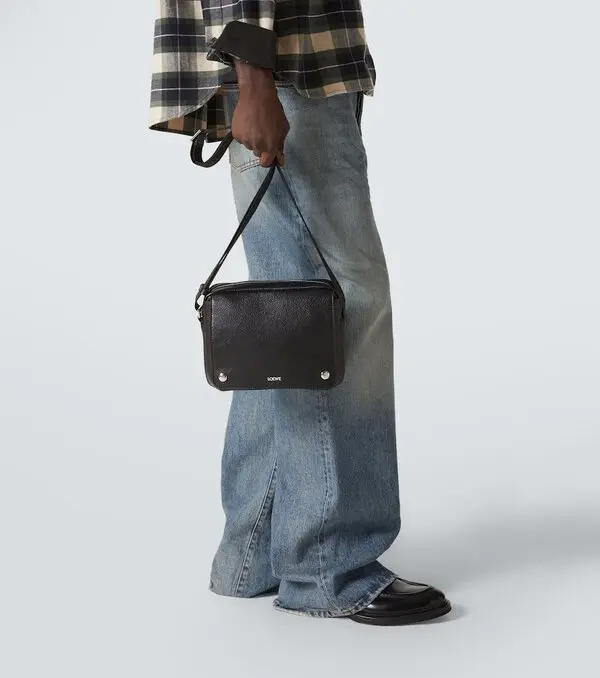 Loewe Pebble Medium Leather Shoulder Bag - Black