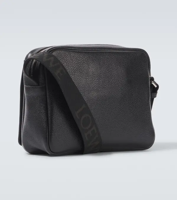 Loewe Pebble Medium Leather Shoulder Bag - Black