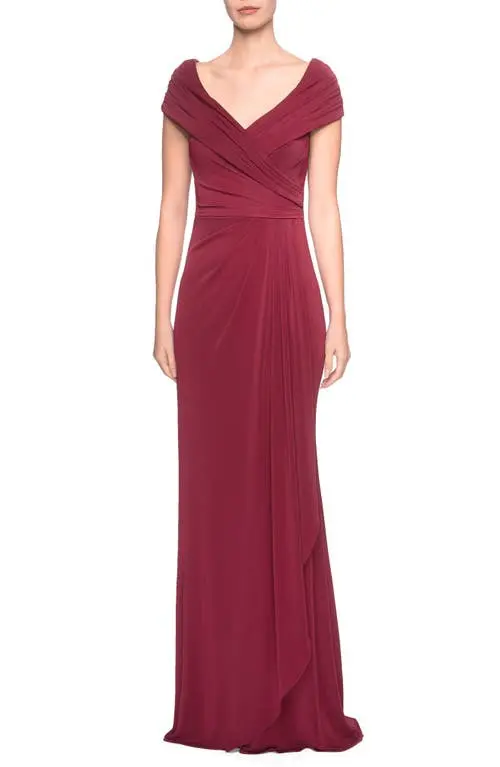 La Femme Ruched Jersey Long Gown With V-neckline - Wine