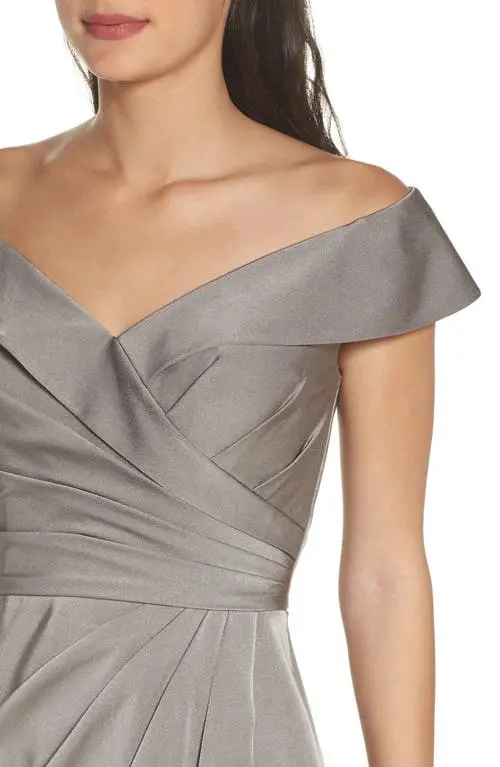 La Femme Long Jersey Dress With Ruching And Cap Sleeves - Pewter