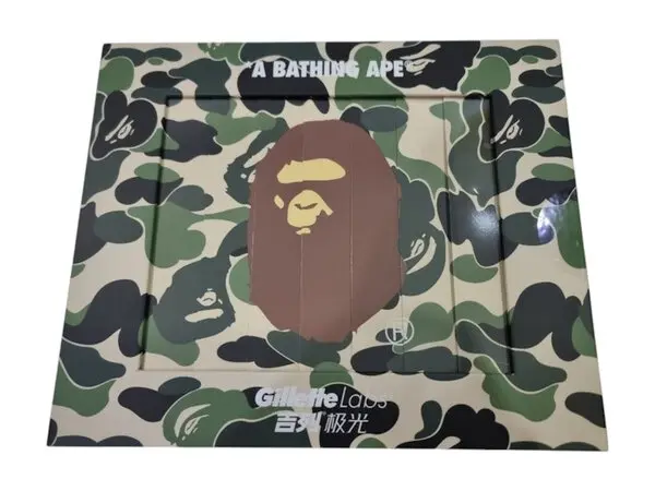 A BATHING APE X Gillette Limited Edition Razor Set - White/green