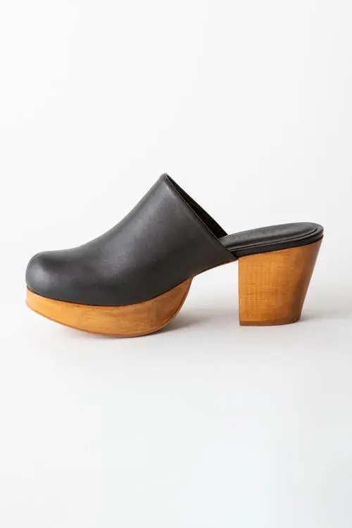 FORTRESS Ava Clog Mule - Black