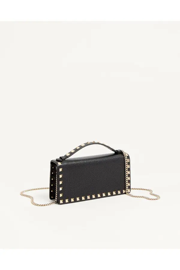 Valentino Garavani Rockstud Wallet With Chain In Grainy Calfskin - Black