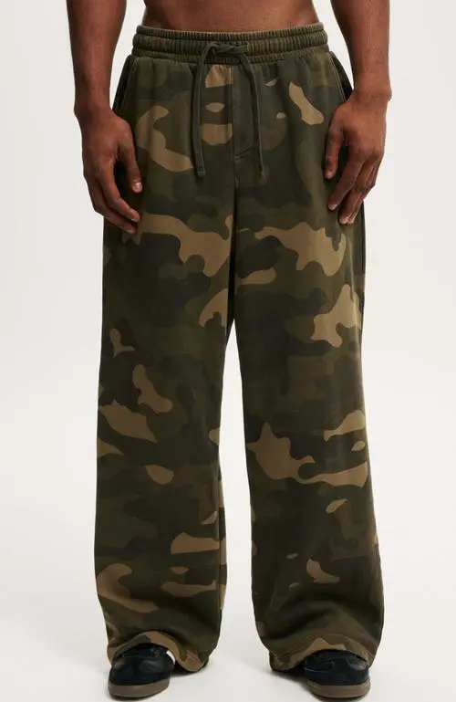 COTTON ON Super Baggy Track Pant - Camo Green Wash