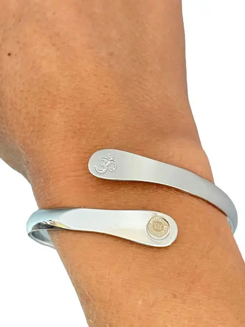 DLORIA Hollywood Sensation Yoga Cuff Bracelet - Silver