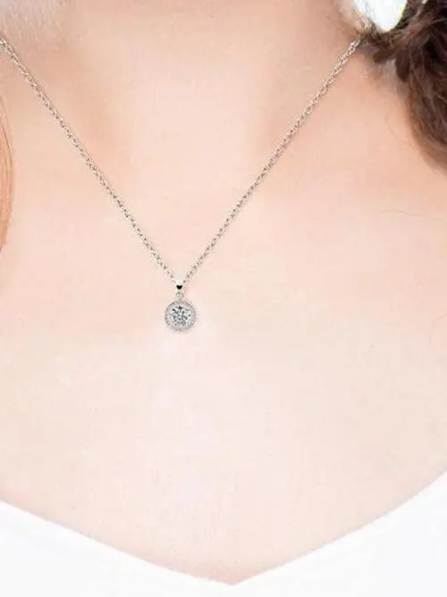 DLORIA Hollywood Sensation Round Halo Pendant Necklace