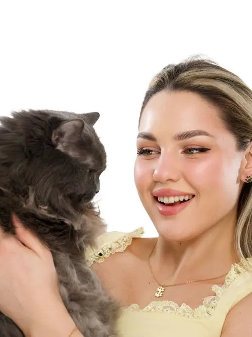 DLORIA Paw Print Stud Earrings - Gold