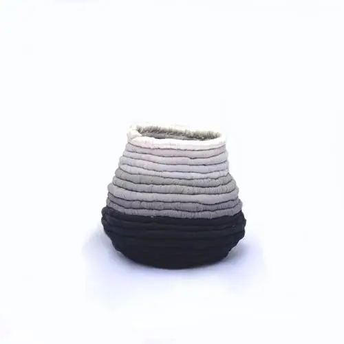 LITTLE NDABA Ngongo Pot - White/black