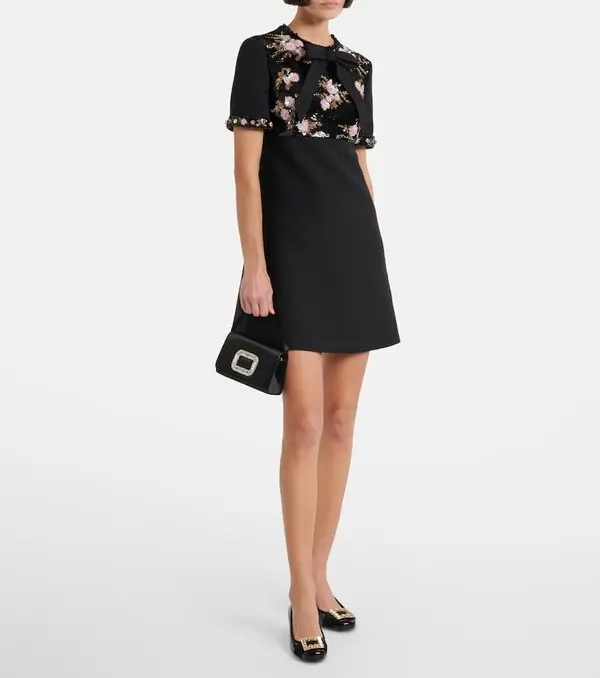 ROGER VIVIER Tres Vivier Embellished Patent Leather Pumps