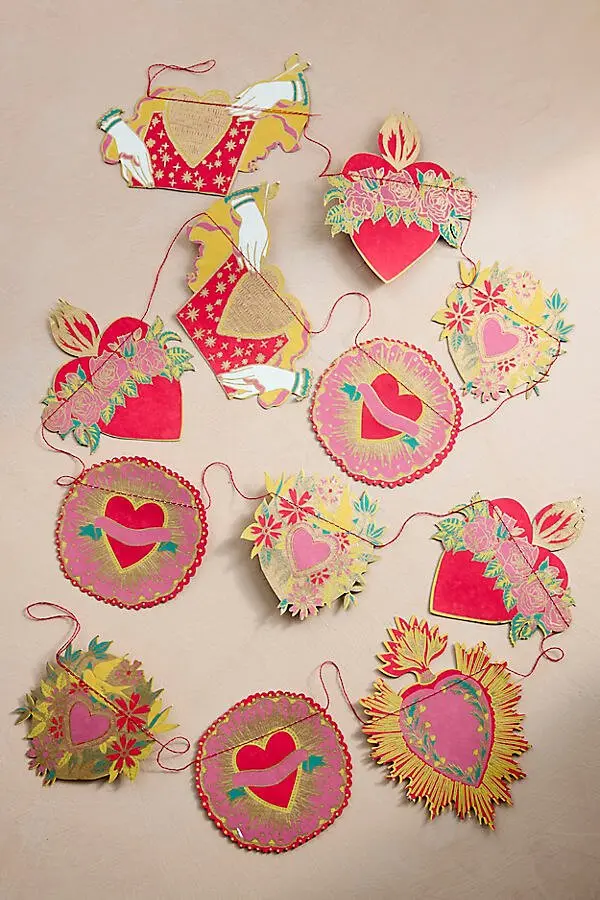 TERRAIN Heart Medallions Paper Garland - Red