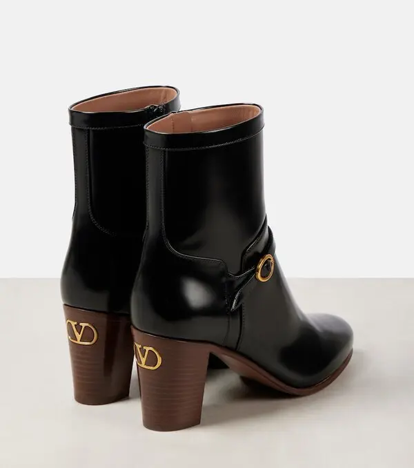 Valentino Garavani Pattie 75 Leather Ankle Boots - Black