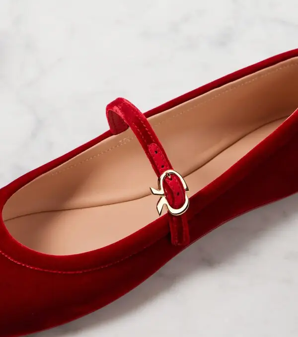 GIANVITO ROSSI Carla Velvet Mary Jane Flats - Red