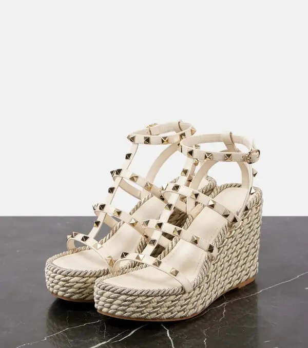 Valentino Garavani Rockstud Torchon 95 Espadrille Wedges - White