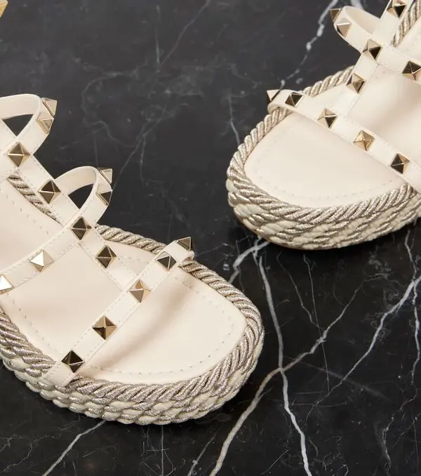 Valentino Garavani Rockstud Torchon 95 Espadrille Wedges - White
