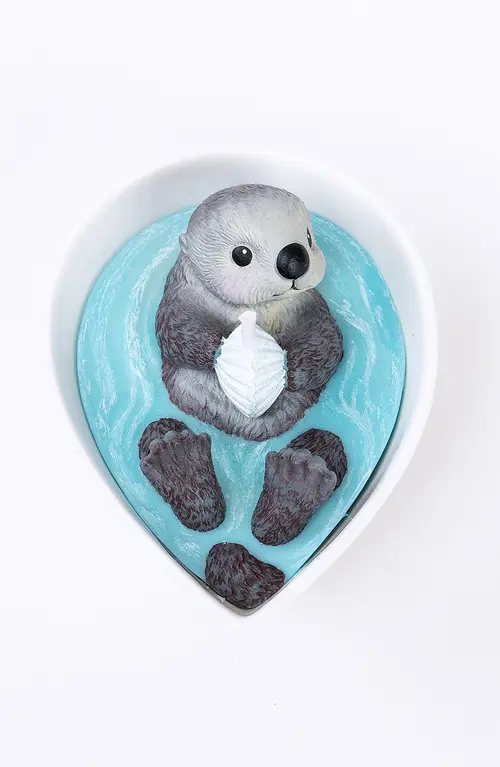 SOUTHLAKE GIFTS Sea Otter Candle - White