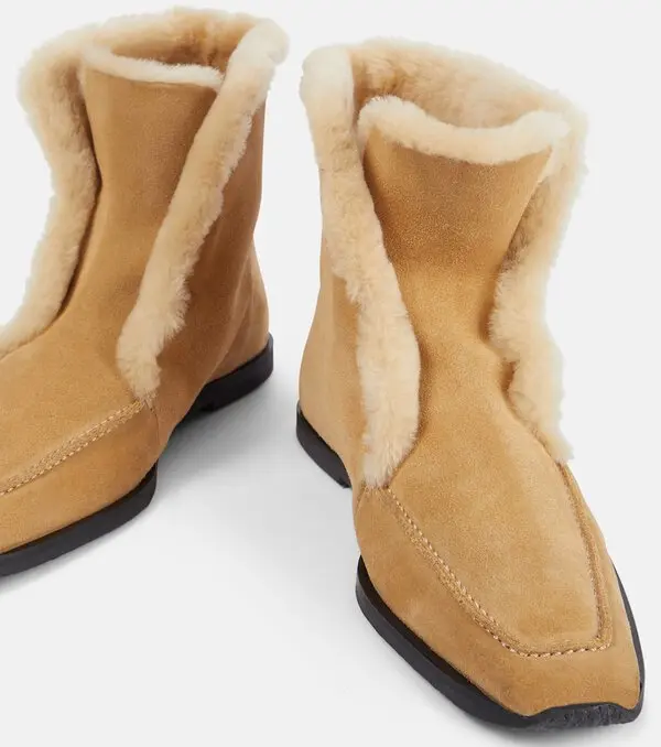 TotêMe Shearling-Lined Suede Ankle Boots Beige 40% Off