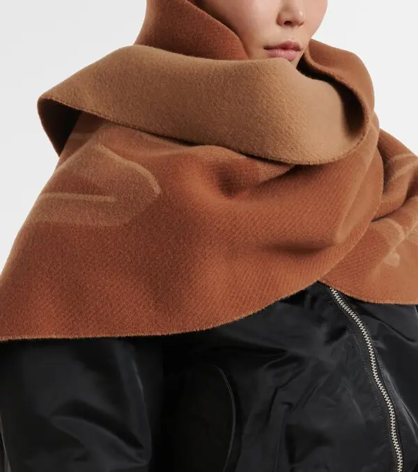 Balenciaga Wool And Cashmere Scarf - Beige