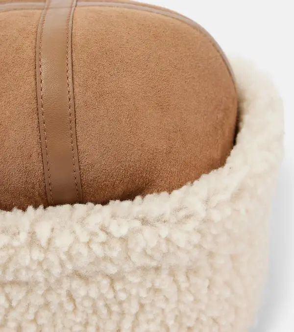 TOTEME Shearling And Leather Hat - Brown