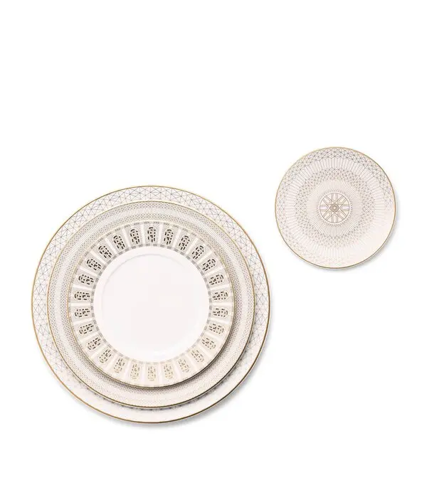 THE MARTHA, BY BACCARAT Set Of 2 Arcadia Gold Dinner Plates - Clear