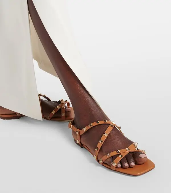 Valentino Garavani Rockstud Leather Sandals - Beige