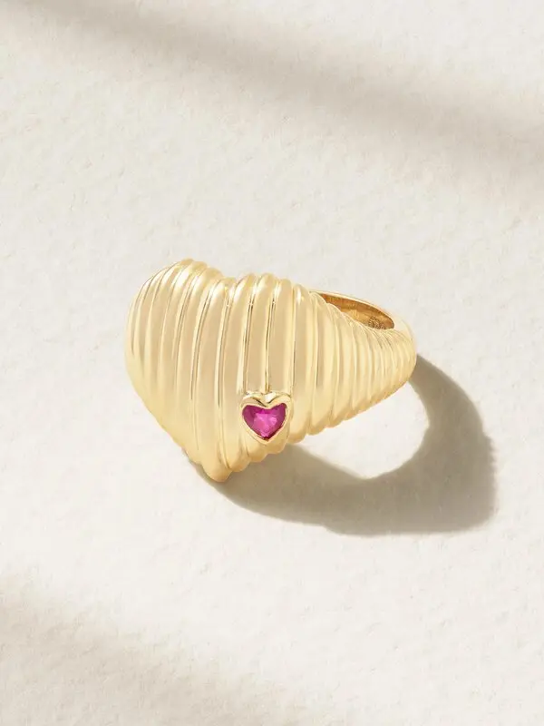 Yvonne Léon Chevaliere Berlingot 9-karat Ruby Signet Ring - Gold
