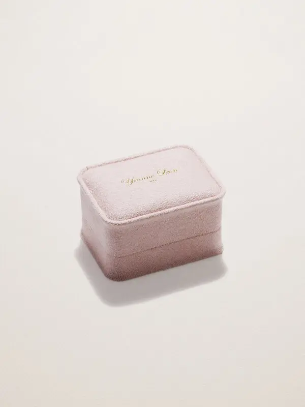 Yvonne Léon Chevaliere Berlingot 9-karat Ruby Signet Ring