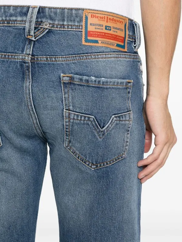 DIESEL® 1985 Larkee 09i16 Straight Jeans