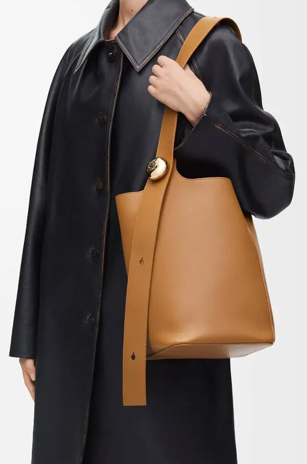 Loewe Pebble Bucket Bag - Oak