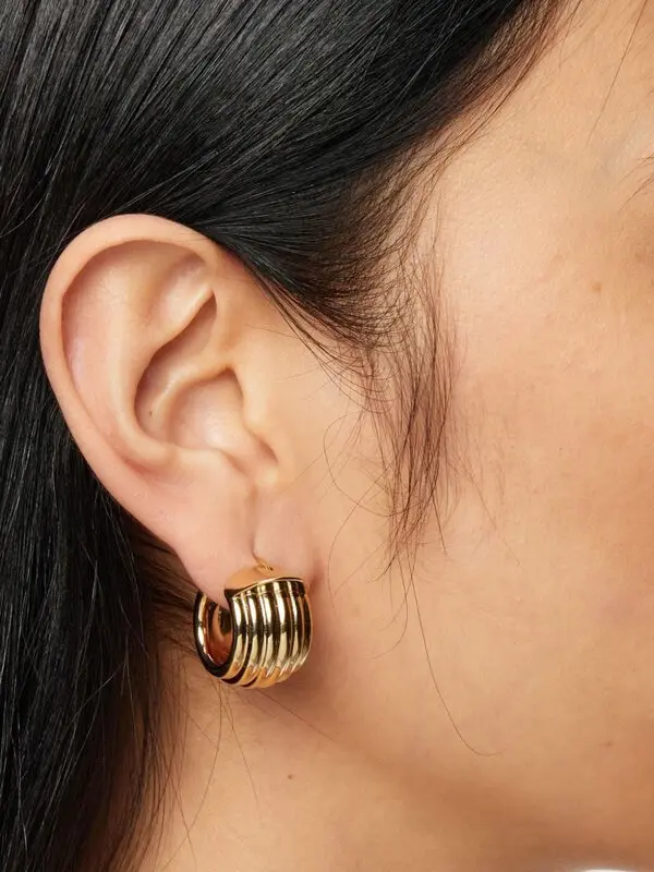 Twisted chain Gancini hoop earrings (L) - Women | Ferragamo Ferragamo Gancini Resin Hoops Womens display picture 1