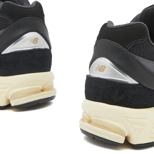 NEW BALANCE M2002rib Sneakers
