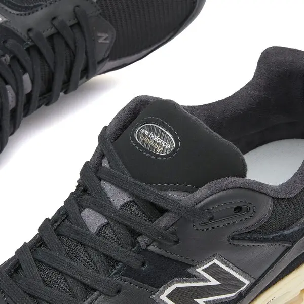 NEW BALANCE M2002rib Sneakers