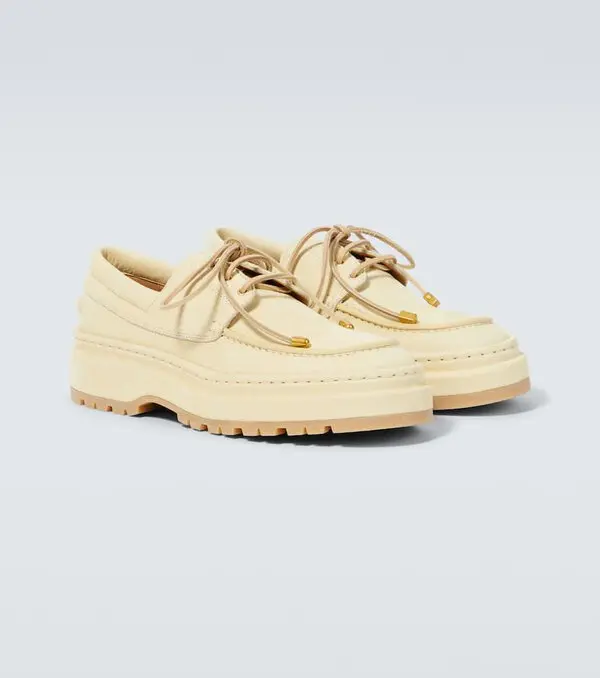 【最終価格】JACQUEMUS LesBateau Pavane デッキシューズ Jacquemus Pavane Leather Boat Shoes In Yellow - 30% Off | Editorialist