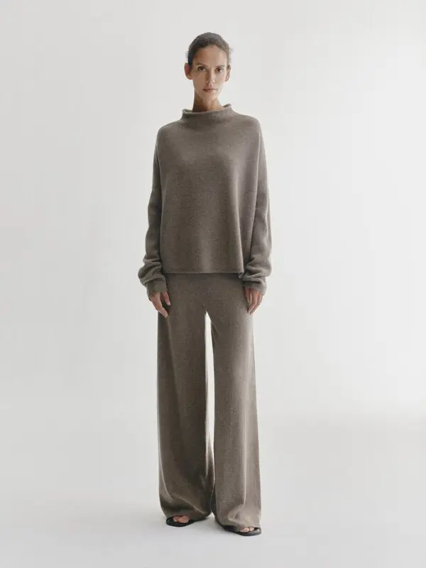 LISA YANG Sandy Cashmere Sweater - Truffle