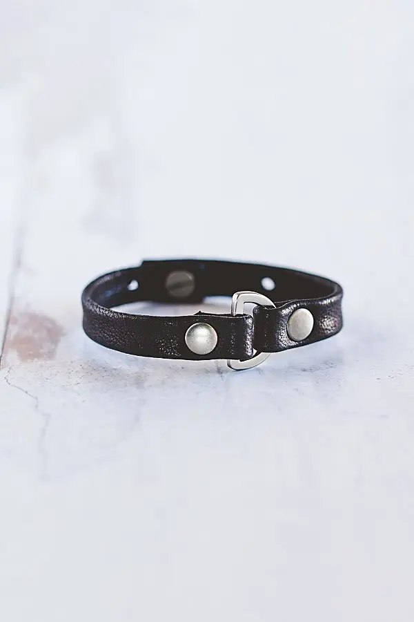 GIVING BRACELETS Do Good Leather Bracelet - Black