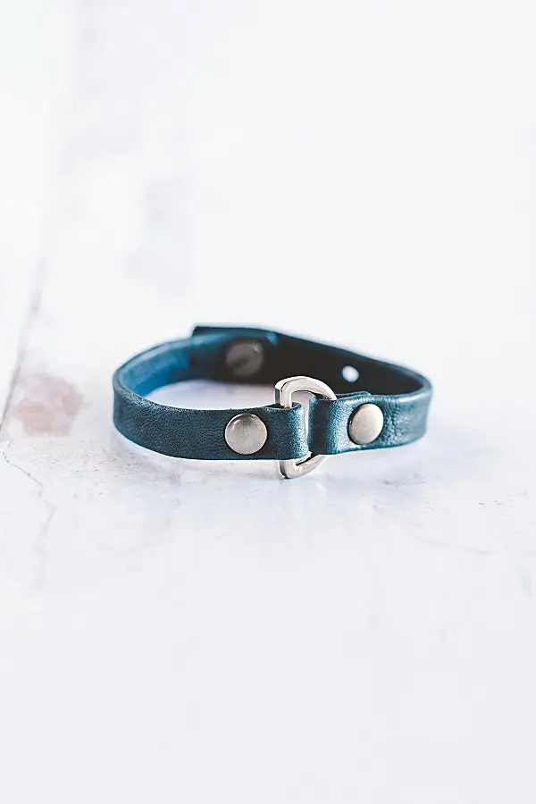 GIVING BRACELETS Do Good Leather Bracelet - Blue Spruce