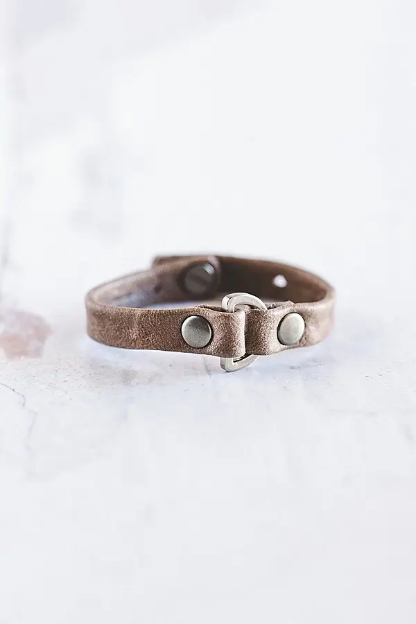 GIVING BRACELETS Do Good Leather Bracelet - Light Grey