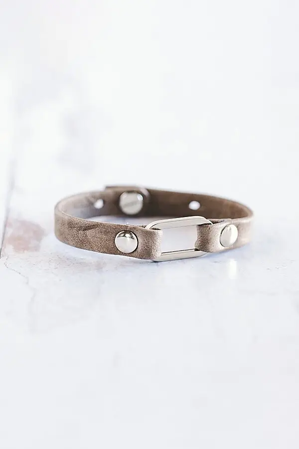 GIVING BRACELETS Mesa Leather Bracelet - Light Grey