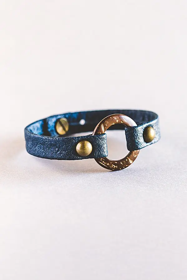 GIVING BRACELETS Circle Of Love Vegan Bracelet - Navy